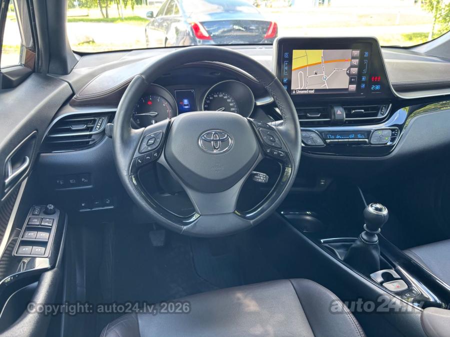 Brown Toyota C-HR 2017 in Paide, with an engine capacity of 1.20 L and mileage of 140 thousand km for 12890 €, photo 13 on AUTOMOTO.COM.LV