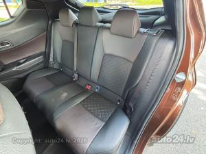 Brown Toyota C-HR 2017 in Paide, with an engine capacity of 1.20 L and mileage of 140 thousand km for 12890 €, photo 16 on AUTOMOTO.COM.LV