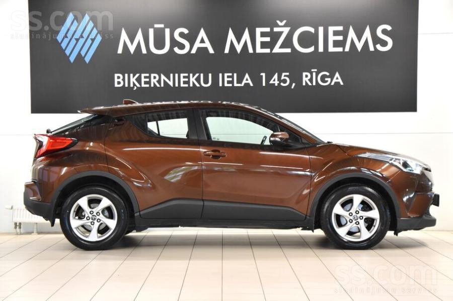 Brūns Toyota C-HR 2017 Rīga, ar dzinēja tilpumu 1.20 L un nobraukumu 112 tūkst. km par 14990 €, foto 5 vietnē AUTOMOTO.COM.LV