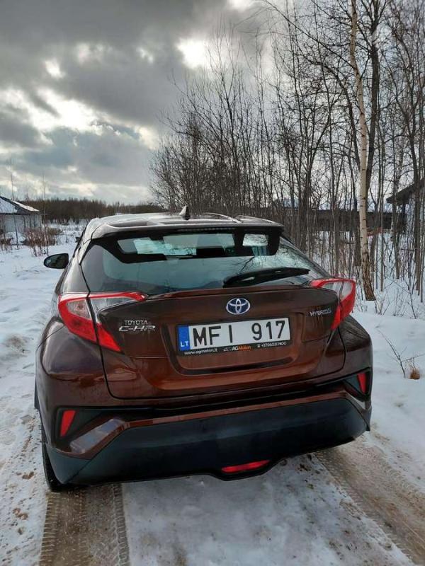Brūns Toyota C-HR 2018 Viļņa, ar dzinēja tilpumu 1.80 L un nobraukumu 100 tūkst. km par 17350 €, foto 4 vietnē AUTOMOTO.COM.LV