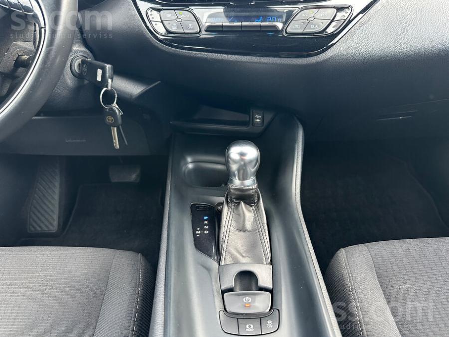 Коричневый Тойота C-HR 2018 в Лиепая, объемом двигателя 1.20 л и пробегом 107 тыс. км за 15400 €, фото 16 на AUTOMOTO.COM.LV