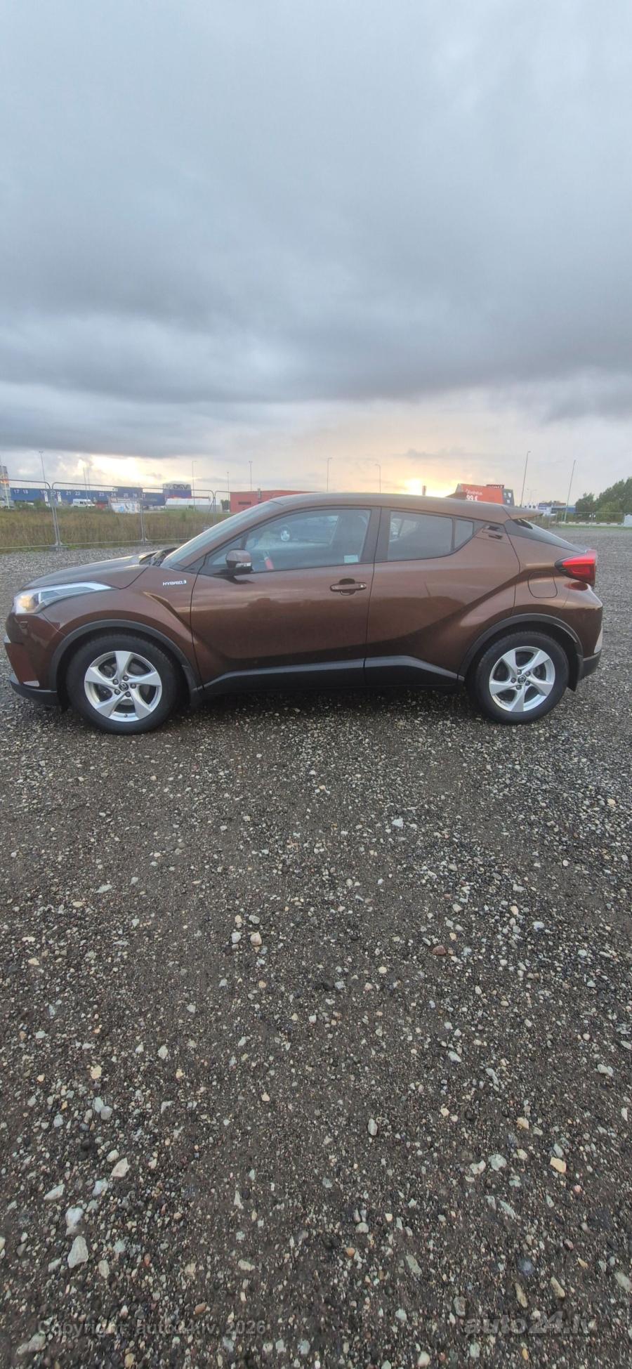 Brown Toyota C-HR 2018 in Tallinn, with an engine capacity of 1.80 L and mileage of 176 thousand km for 14500 €, photo 1 on AUTOMOTO.COM.LV