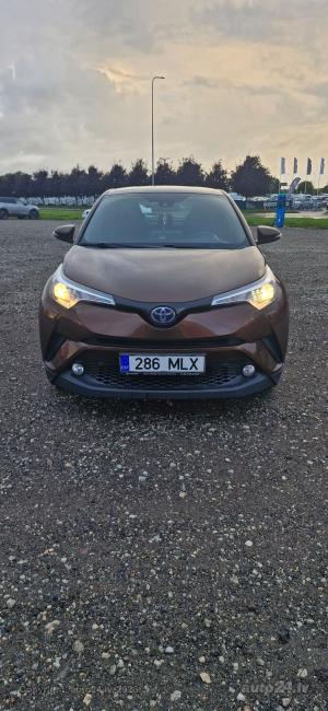 Brown Toyota C-HR 2018 in Tallinn, with an engine capacity of 1.80 L and mileage of 176 thousand km for 14500 €, photo 3 on AUTOMOTO.COM.LV