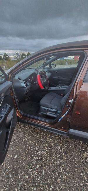 Brown Toyota C-HR 2018 in Tallinn, with an engine capacity of 1.80 L and mileage of 176 thousand km for 14500 €, photo 4 on AUTOMOTO.COM.LV