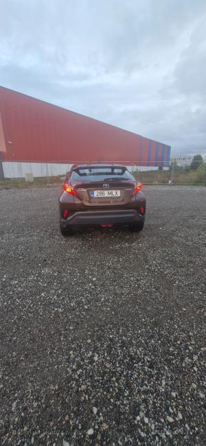 Brown Toyota C-HR 2018 in Tallinn, with an engine capacity of 1.80 L and mileage of 176 thousand km for 14500 €, photo 5 on AUTOMOTO.COM.LV