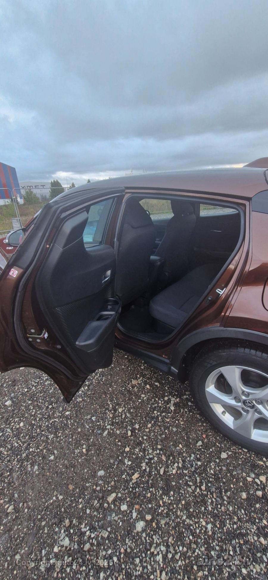 Brown Toyota C-HR 2018 in Tallinn, with an engine capacity of 1.80 L and mileage of 176 thousand km for 14500 €, photo 6 on AUTOMOTO.COM.LV