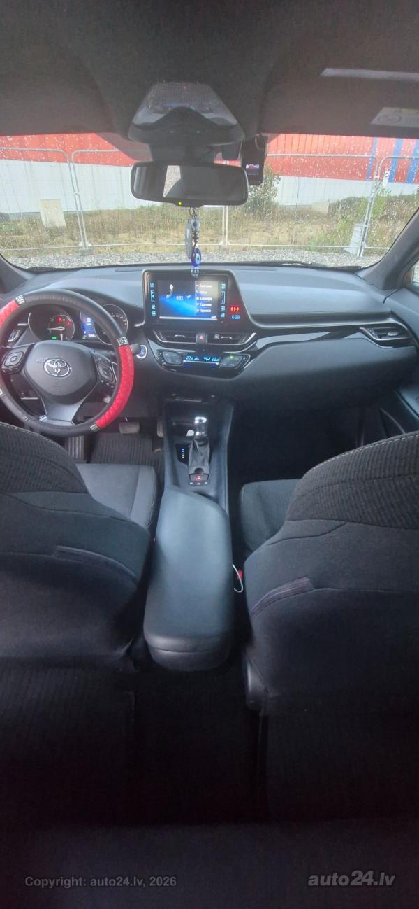Toyota C-HR 2018 in Tallinn on AUTOMOTO.COM.LV Brown Toyota C-HR 2018 in Tallinn, with an engine capacity of 1.80 L and mileage of 176 thousand km for 14500 €, photo 8 on AUTOMOTO.COM.LV