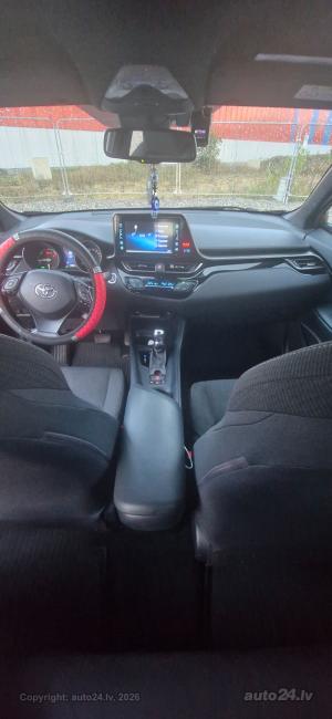 Brown Toyota C-HR 2018 in Tallinn, with an engine capacity of 1.80 L and mileage of 176 thousand km for 14500 €, photo 8 on AUTOMOTO.COM.LV