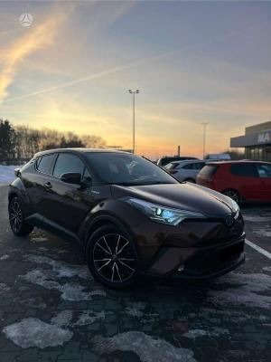 Brown Toyota C-HR 2019 in Kaunas, with an engine capacity of 1.80 L and mileage of 92 thousand km for 18300 €, photo  on AUTOMOTO.COM.LV