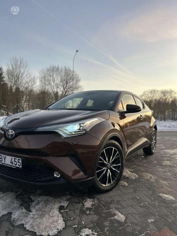 Brūns Toyota C-HR 2019 Kauņa, ar dzinēja tilpumu 1.80 L un nobraukumu 92 tūkst. km par 18300 €, foto 5 vietnē AUTOMOTO.COM.LV