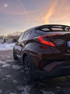 Коричневый Тойота C-HR 2019 в Каунас, объемом двигателя 1.80 л и пробегом 92 тыс. км за 18300 €, фото 34 на AUTOMOTO.COM.LV