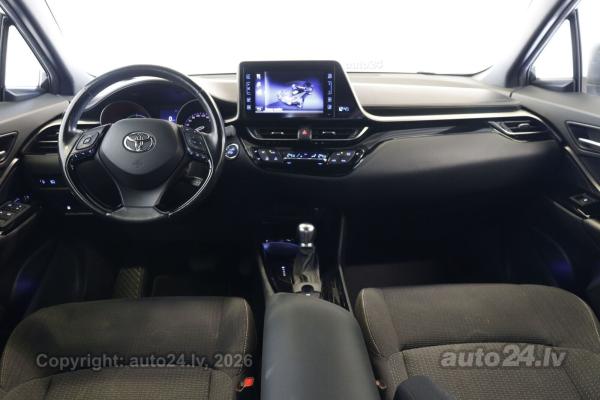 Brown Toyota C-HR 2019 in Tallinn, with an engine capacity of 1.80 L and mileage of 135 thousand km for 15990 €, photo 8 on AUTOMOTO.COM.LV