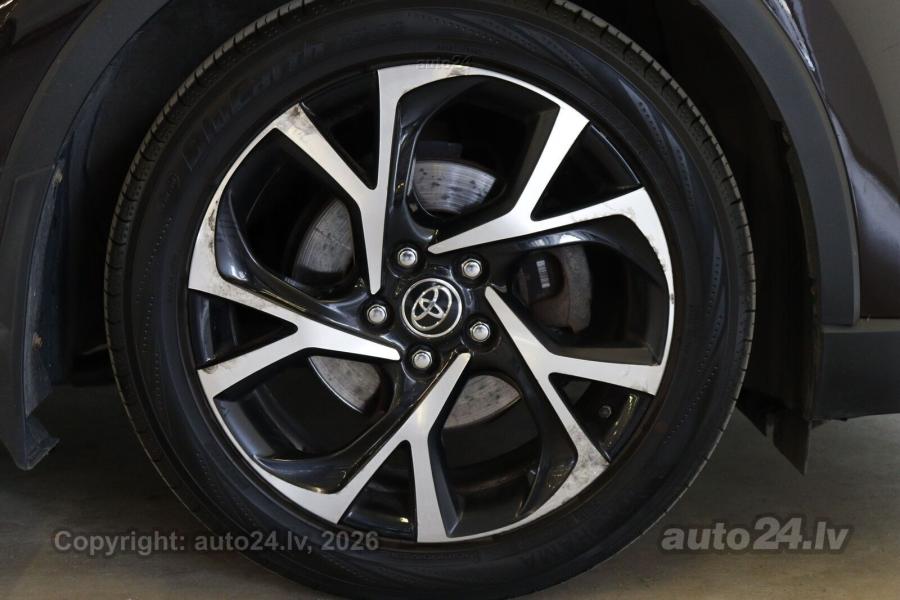 Коричневый Тойота C-HR 2019 в Таллин, объемом двигателя 1.80 л и пробегом 135 тыс. км за 15990 €, фото 16 на AUTOMOTO.COM.LV