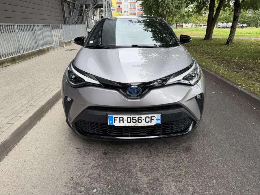 Brown Toyota C-HR 2020 in Siauliai, with an engine capacity of 2.00 L and mileage of 170 thousand km for 19200 €, photo 4 on AUTOMOTO.COM.LV