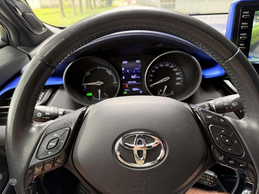 Brown Toyota C-HR 2020 in Siauliai, with an engine capacity of 2.00 L and mileage of 170 thousand km for 19200 €, photo 10 on AUTOMOTO.COM.LV