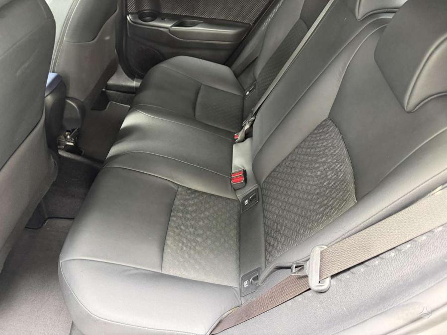 Brown Toyota C-HR 2020 in Siauliai, with an engine capacity of 2.00 L and mileage of 170 thousand km for 19200 €, photo 18 on AUTOMOTO.COM.LV