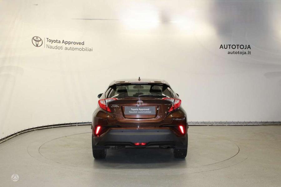 Brown Toyota C-HR 2016 in Kaunas, with an engine capacity of 1.20 L and mileage of 140 thousand km for 15900 €, photo 5 on AUTOMOTO.COM.LV