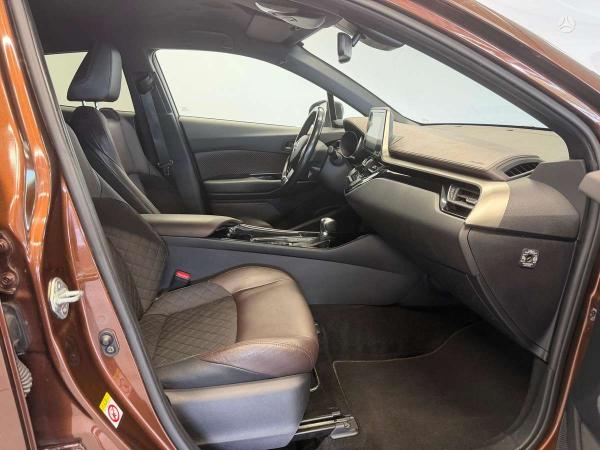 Brown Toyota C-HR 2016 in Kaunas, with an engine capacity of 1.20 L and mileage of 140 thousand km for 15900 €, photo 7 on AUTOMOTO.COM.LV