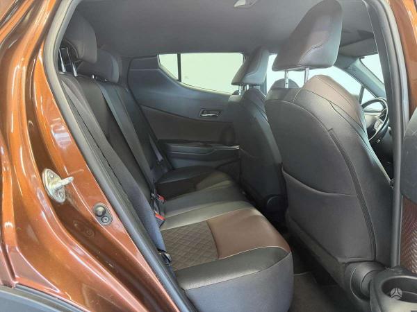 Brown Toyota C-HR 2016 in Kaunas, with an engine capacity of 1.20 L and mileage of 140 thousand km for 15900 €, photo 8 on AUTOMOTO.COM.LV