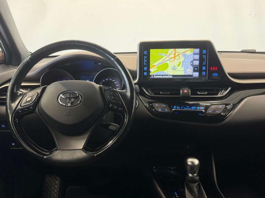 Brown Toyota C-HR 2016 in Kaunas, with an engine capacity of 1.20 L and mileage of 140 thousand km for 15900 €, photo 10 on AUTOMOTO.COM.LV