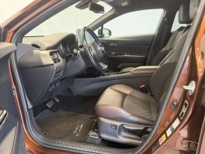 Brown Toyota C-HR 2016 in Kaunas, with an engine capacity of 1.20 L and mileage of 140 thousand km for 15900 €, photo 12 on AUTOMOTO.COM.LV