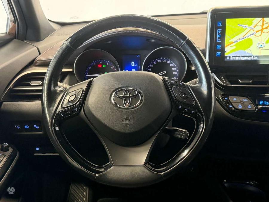 Brown Toyota C-HR 2016 in Kaunas, with an engine capacity of 1.20 L and mileage of 140 thousand km for 15900 €, photo 13 on AUTOMOTO.COM.LV