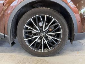 Brown Toyota C-HR 2016 in Kaunas, with an engine capacity of 1.20 L and mileage of 140 thousand km for 15900 €, photo 16 on AUTOMOTO.COM.LV