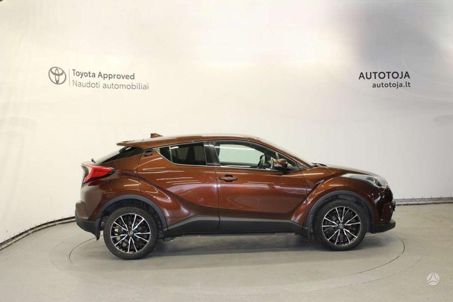 Brown Toyota C-HR 2016 in Kaunas, with an engine capacity of 1.20 L and mileage of 140 thousand km for 15900 €, photo 17 on AUTOMOTO.COM.LV