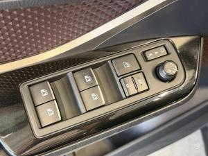 Brown Toyota C-HR 2016 in Kaunas, with an engine capacity of 1.20 L and mileage of 140 thousand km for 15900 €, photo 24 on AUTOMOTO.COM.LV