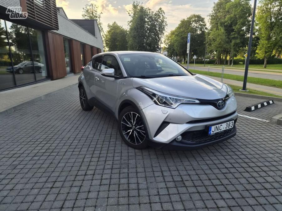 Toyota C-HR 2016 in Ukmerge, with an engine capacity of 1.80 L and mileage of 229 thousand km for 12700 €, photo 1 on AUTOMOTO.COM.LV