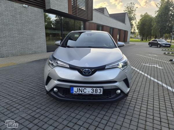 Toyota C-HR 2016 in Ukmerge, with an engine capacity of 1.80 L and mileage of 229 thousand km for 12700 €, photo 2 on AUTOMOTO.COM.LV
