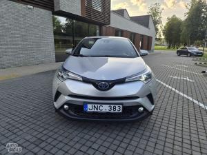 Toyota C-HR 2016 in Ukmerge, with an engine capacity of 1.80 L and mileage of 229 thousand km for 12700 €, photo 3 on AUTOMOTO.COM.LV