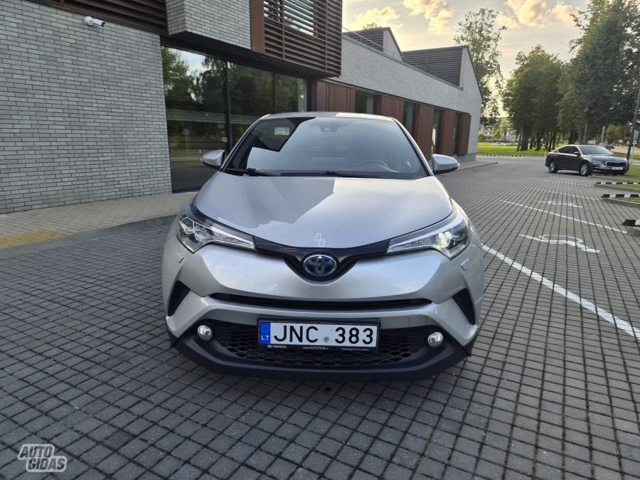 Toyota C-HR 2016 in Ukmerge, with an engine capacity of 1.80 L and mileage of 229 thousand km for 12700 €, photo 3 on AUTOMOTO.COM.LV