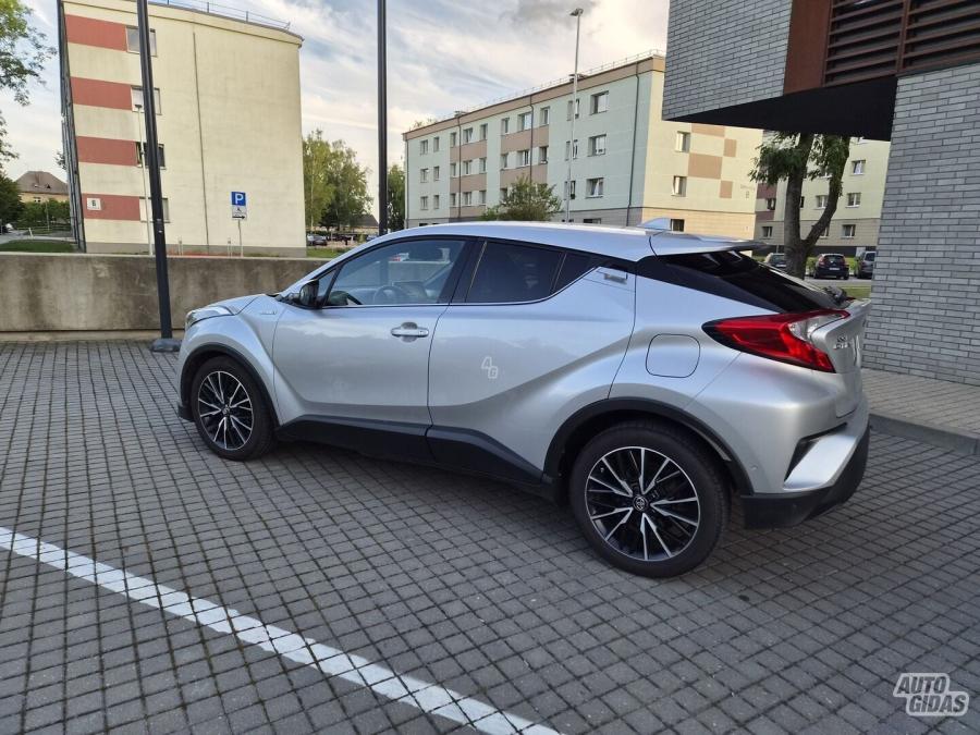 Toyota C-HR 2016 in Ukmerge, with an engine capacity of 1.80 L and mileage of 229 thousand km for 12700 €, photo 4 on AUTOMOTO.COM.LV