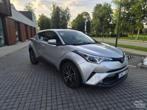 Toyota C-HR 2016 in Ukmerge, with an engine capacity of 1.80 L and mileage of 229 thousand km for 12700 €, photo 5 on AUTOMOTO.COM.LV