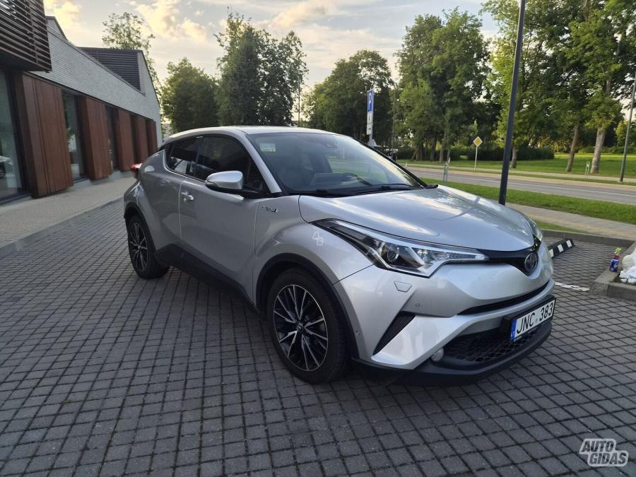 Toyota C-HR 2016 in Ukmerge, with an engine capacity of 1.80 L and mileage of 229 thousand km for 12700 €, photo 5 on AUTOMOTO.COM.LV
