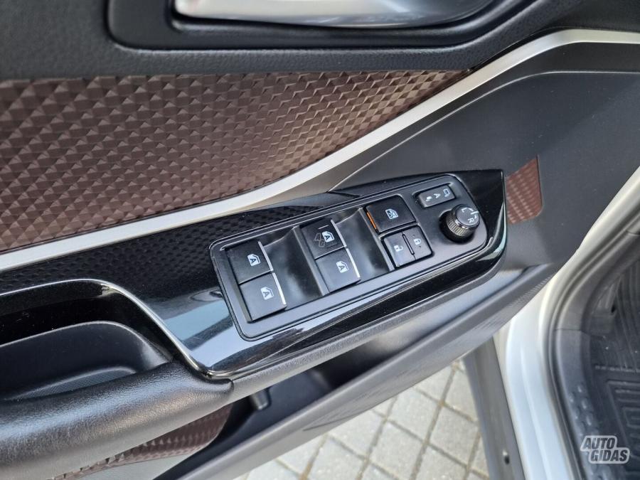 Toyota C-HR 2016 in Ukmerge, with an engine capacity of 1.80 L and mileage of 229 thousand km for 12700 €, photo 12 on AUTOMOTO.COM.LV