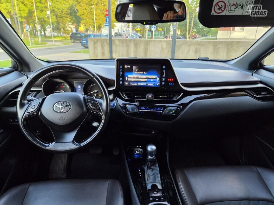 Toyota C-HR 2016 in Ukmerge, with an engine capacity of 1.80 L and mileage of 229 thousand km for 12700 €, photo 16 on AUTOMOTO.COM.LV