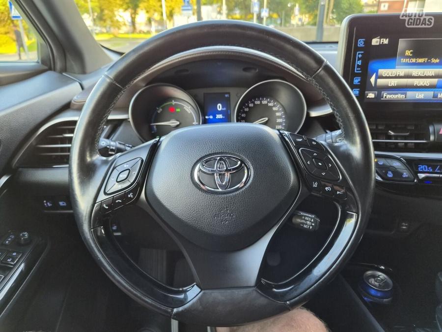 Toyota C-HR 2016 in Ukmerge, with an engine capacity of 1.80 L and mileage of 229 thousand km for 12700 €, photo 18 on AUTOMOTO.COM.LV