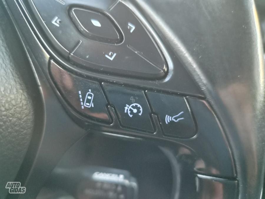 Toyota C-HR 2016 in Ukmerge, with an engine capacity of 1.80 L and mileage of 229 thousand km for 12700 €, photo 24 on AUTOMOTO.COM.LV