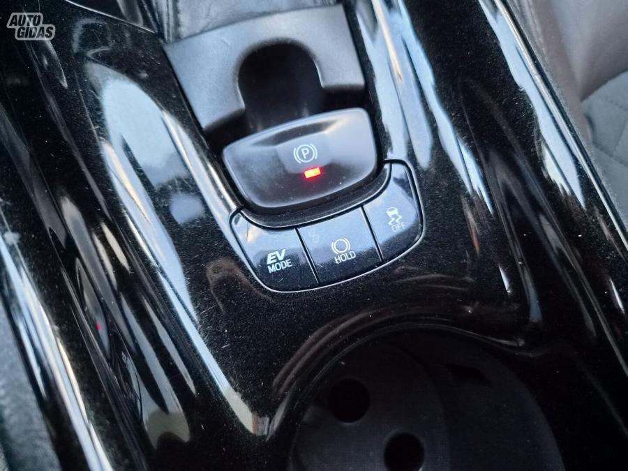 Toyota C-HR 2016 in Ukmerge, with an engine capacity of 1.80 L and mileage of 229 thousand km for 12700 €, photo 25 on AUTOMOTO.COM.LV