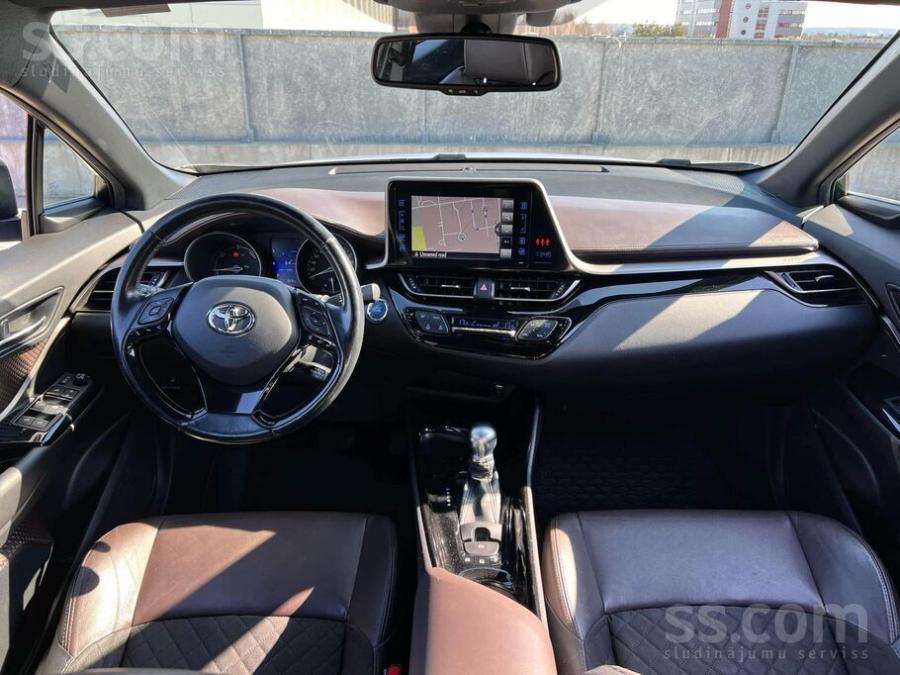 Toyota C-HR 2017 in Liepaja, with an engine capacity of 1.80 L and mileage of 153 thousand km for 16500 €, photo 1 on AUTOMOTO.COM.LV