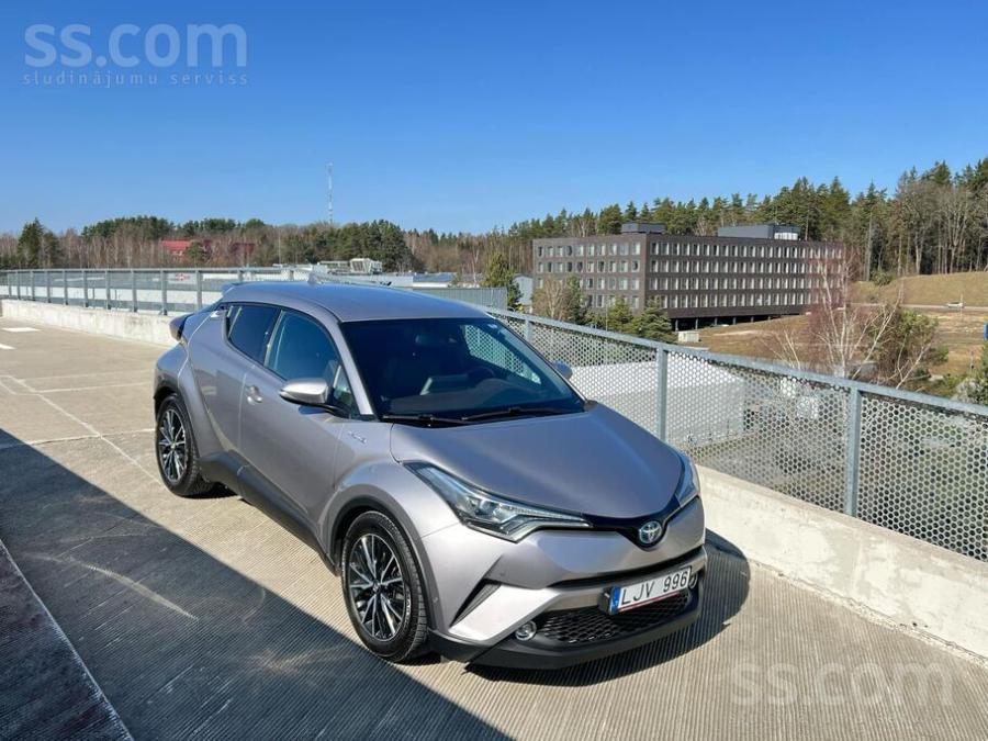 Toyota C-HR 2017 in Liepaja, with an engine capacity of 1.80 L and mileage of 153 thousand km for 16500 €, photo 3 on AUTOMOTO.COM.LV