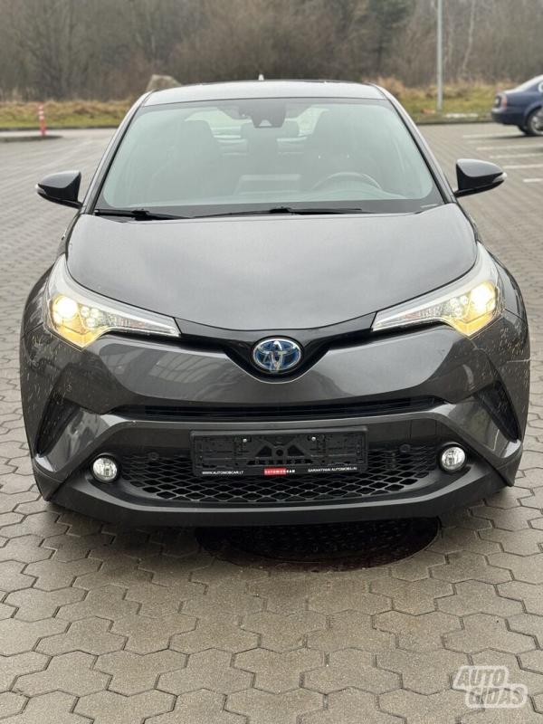 Toyota C-HR 2017 in Vilnius, with an engine capacity of 1.80 L and mileage of 116 thousand km for 16850 €, photo 2 on AUTOMOTO.COM.LV