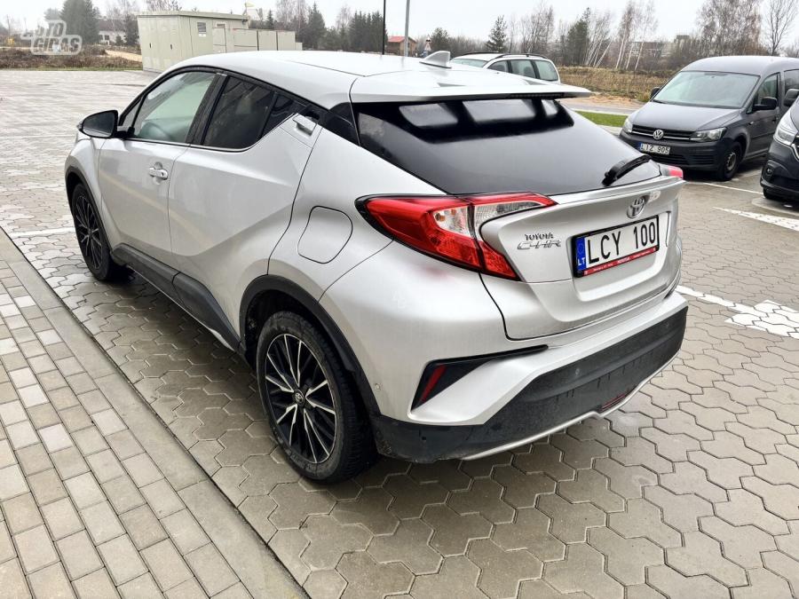 Toyota C-HR 2017 in Vilnius, with an engine capacity of 1.20 L and mileage of 73 thousand km for 16900 €, photo 3 on AUTOMOTO.COM.LV