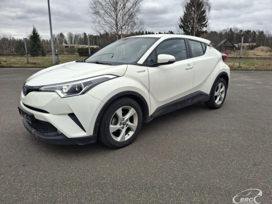 Toyota C-HR 2017 in Vilnius, with an engine capacity of 1.80 L and mileage of 141 thousand km for 16000 €, photo 4 on AUTOMOTO.COM.LV