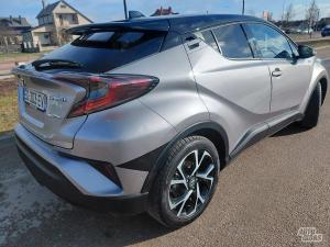 Toyota C-HR 2017 in Taurage, with an engine capacity of 1.80 L and mileage of 162 thousand km for 14900 €, photo 5 on AUTOMOTO.COM.LV