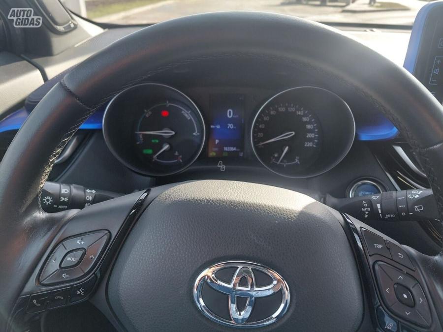 Toyota C-HR 2017 in Taurage, with an engine capacity of 1.80 L and mileage of 162 thousand km for 14900 €, photo 18 on AUTOMOTO.COM.LV