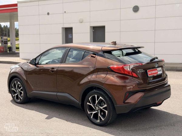 Toyota C-HR 2017 in Vilnius, with an engine capacity of 1.80 L and mileage of 117 thousand km for 17350 €, photo 6 on AUTOMOTO.COM.LV