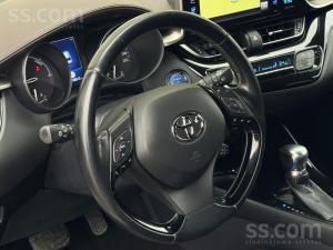 Toyota C-HR 2017 in Jelgava, with an engine capacity of 1.80 L and mileage of 168 thousand km for 16200 €, photo 11 on AUTOMOTO.COM.LV